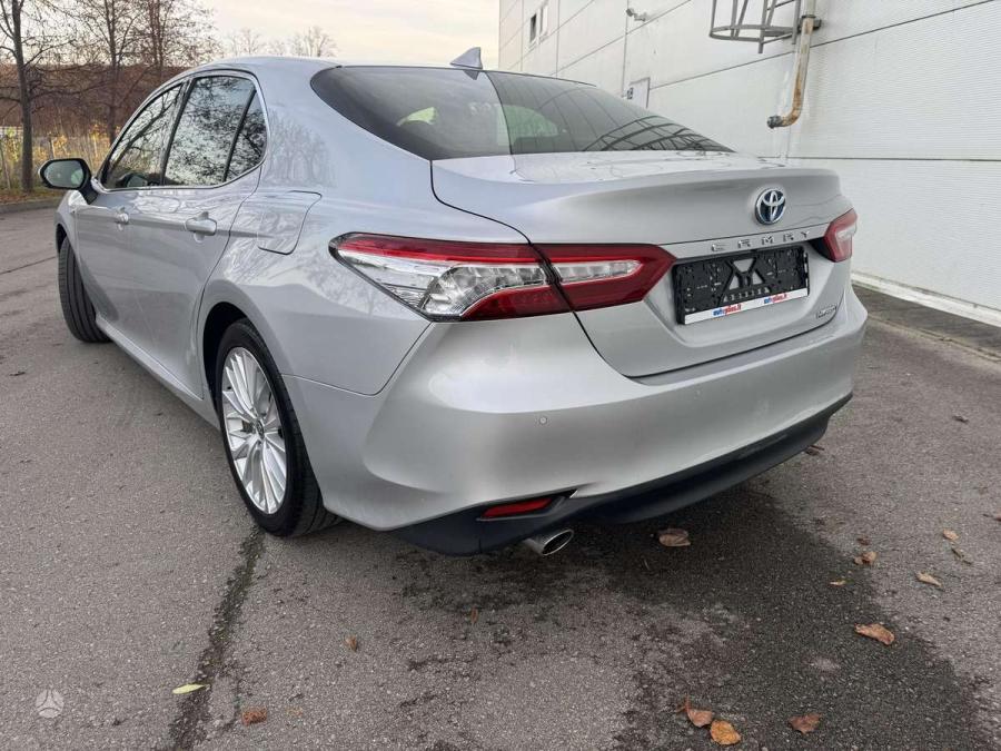 Pelēks Toyota Camry 2021 Klaipėda, ar dzinēja tilpumu 2.49 L un nobraukumu 220 tūkst. km par 13500 €, foto 4 vietnē AUTOMOTO.COM.LV