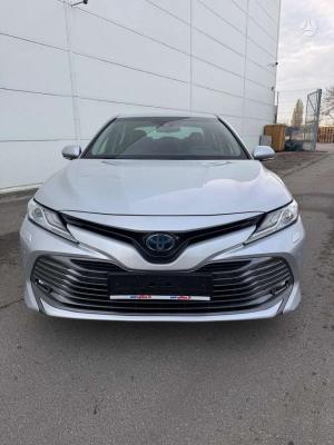 Grey Toyota Camry 2021 in Klaipeda, with an engine capacity of 2.49 L and mileage of 221 thousand km for 17182 €, photo 2 on AUTOMOTO.COM.LV