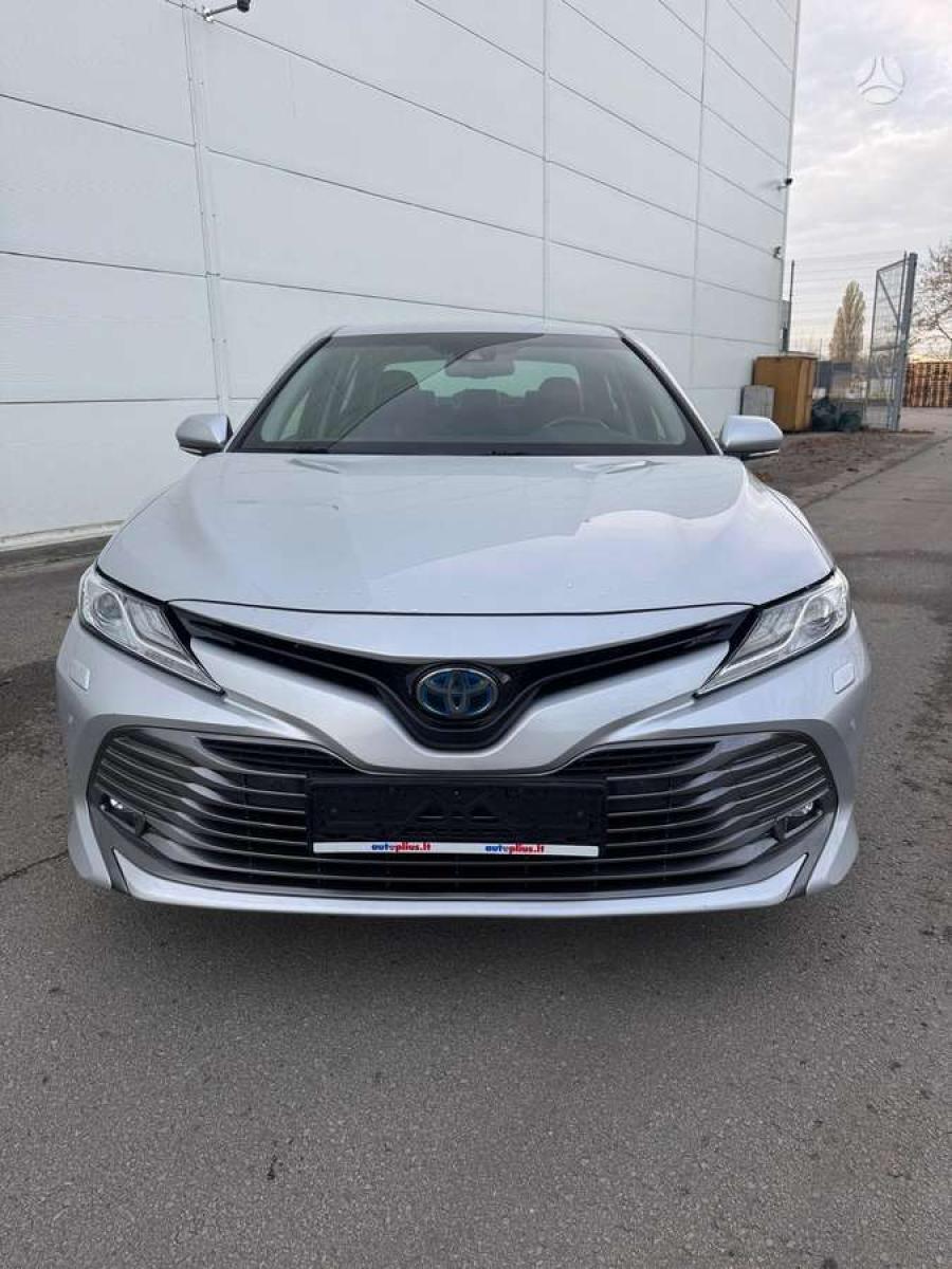 Grey Toyota Camry 2021 in Klaipeda, with an engine capacity of 2.49 L and mileage of 221 thousand km for 17182 €, photo 2 on AUTOMOTO.COM.LV