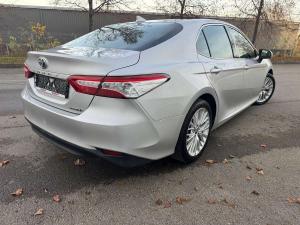 Grey Toyota Camry 2021 in Klaipeda, with an engine capacity of 2.49 L and mileage of 221 thousand km for 17182 €, photo 5 on AUTOMOTO.COM.LV