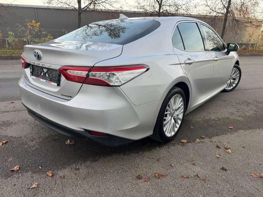 Grey Toyota Camry 2021 in Klaipeda, with an engine capacity of 2.49 L and mileage of 221 thousand km for 17182 €, photo 5 on AUTOMOTO.COM.LV