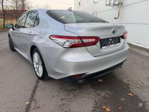 Grey Toyota Camry 2021 in Klaipeda, with an engine capacity of 2.49 L and mileage of 221 thousand km for 17182 €, photo 7 on AUTOMOTO.COM.LV