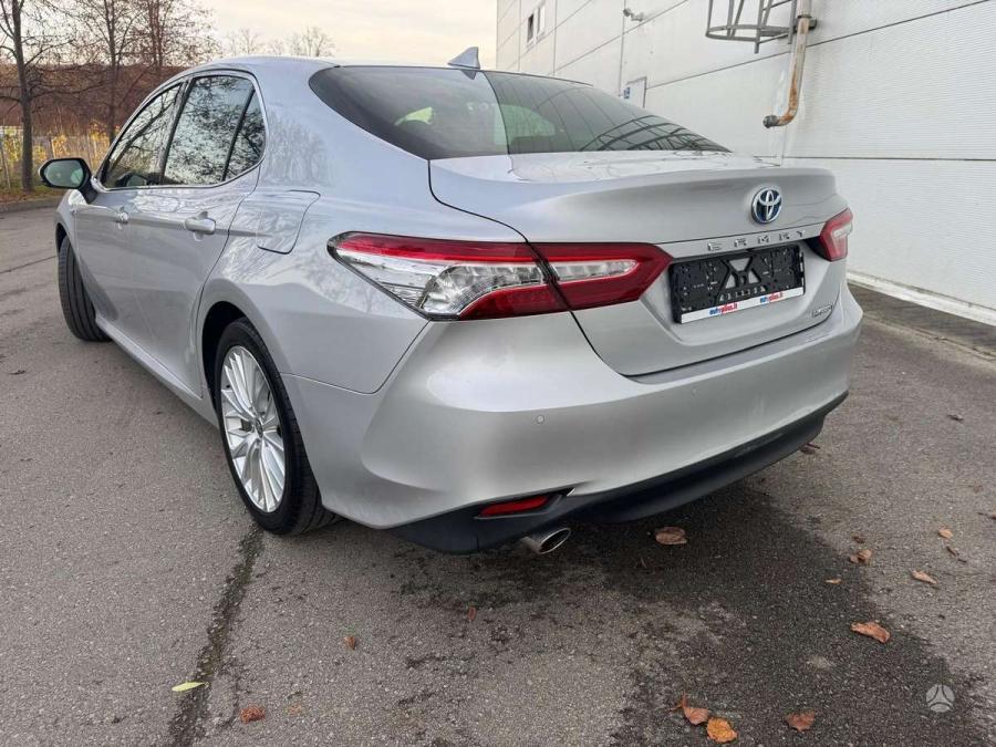 Grey Toyota Camry 2021 in Klaipeda, with an engine capacity of 2.49 L and mileage of 221 thousand km for 17182 €, photo 7 on AUTOMOTO.COM.LV
