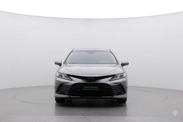 Grey Toyota Camry 2021 in Vilnius, with an engine capacity of 2.49 L and mileage of 141 thousand km for 23900 €, photo 6 on AUTOMOTO.COM.LV