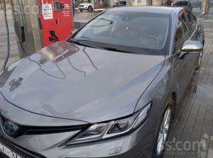 Pelēks Toyota Camry 2021 Jelgava, ar dzinēja tilpumu 2.50 L un nobraukumu 140 tūkst. km par 19500 €, foto  vietnē AUTOMOTO.COM.LV