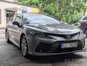 Серый Тойота Камри 2021 в Елгава, объемом двигателя 2.50 л и пробегом 142 тыс. км за 19500 €, фото  на AUTOMOTO.COM.LV