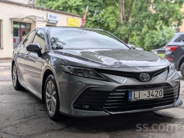 Pelēks Toyota Camry 2021 Jelgava, ar dzinēja tilpumu 2.50 L un nobraukumu 142 tūkst. km par 19500 €, foto 1 vietnē AUTOMOTO.COM.LV