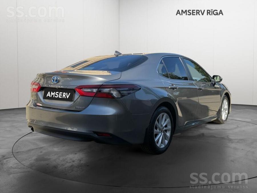 Grey Toyota Camry 2021 in Riga, with an engine capacity of 2.50 L and mileage of 143 thousand km for 21700 €, photo 3 on AUTOMOTO.COM.LV