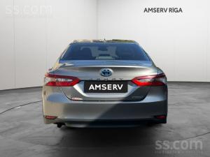 Grey Toyota Camry 2021 in Riga, with an engine capacity of 2.50 L and mileage of 143 thousand km for 21700 €, photo 5 on AUTOMOTO.COM.LV