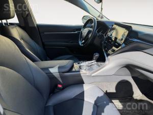 Grey Toyota Camry 2021 in Riga, with an engine capacity of 2.50 L and mileage of 143 thousand km for 21700 €, photo 7 on AUTOMOTO.COM.LV