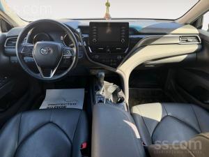 Grey Toyota Camry 2021 in Riga, with an engine capacity of 2.50 L and mileage of 143 thousand km for 21700 €, photo 9 on AUTOMOTO.COM.LV