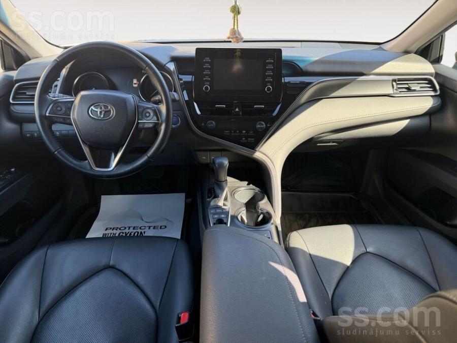 Grey Toyota Camry 2021 in Riga, with an engine capacity of 2.50 L and mileage of 143 thousand km for 21700 €, photo 9 on AUTOMOTO.COM.LV