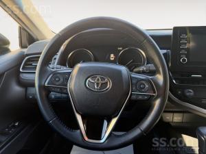 Grey Toyota Camry 2021 in Riga, with an engine capacity of 2.50 L and mileage of 143 thousand km for 21700 €, photo 10 on AUTOMOTO.COM.LV