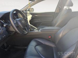 Grey Toyota Camry 2021 in Riga, with an engine capacity of 2.50 L and mileage of 143 thousand km for 21700 €, photo 12 on AUTOMOTO.COM.LV