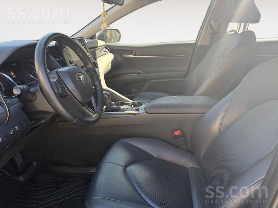 Grey Toyota Camry 2021 in Riga, with an engine capacity of 2.50 L and mileage of 143 thousand km for 21700 €, photo 12 on AUTOMOTO.COM.LV