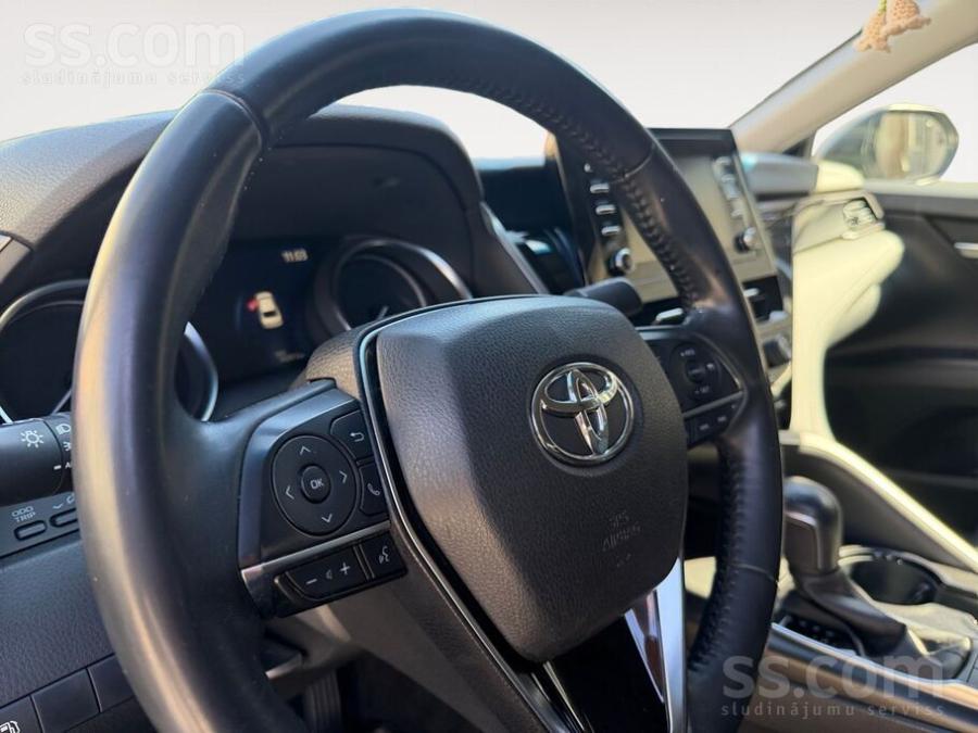 Grey Toyota Camry 2021 in Riga, with an engine capacity of 2.50 L and mileage of 143 thousand km for 21700 €, photo 13 on AUTOMOTO.COM.LV