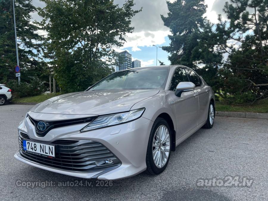 Pelēks Toyota Camry 2021 Tallina, ar dzinēja tilpumu 2.50 L un nobraukumu 39 tūkst. km par 30990 €, foto 1 vietnē AUTOMOTO.COM.LV