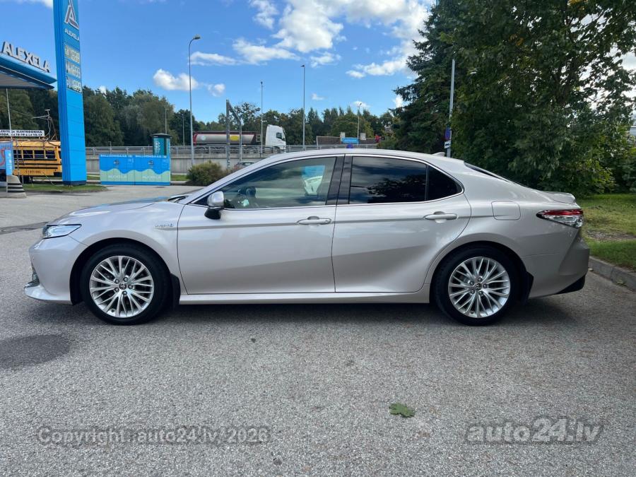 Pelēks Toyota Camry 2021 Tallina, ar dzinēja tilpumu 2.50 L un nobraukumu 39 tūkst. km par 30990 €, foto 3 vietnē AUTOMOTO.COM.LV