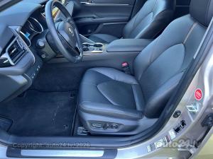 Pelēks Toyota Camry 2021 Tallina, ar dzinēja tilpumu 2.50 L un nobraukumu 39 tūkst. km par 30990 €, foto 8 vietnē AUTOMOTO.COM.LV