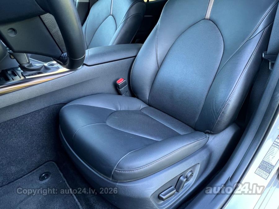Pelēks Toyota Camry 2021 Tallina, ar dzinēja tilpumu 2.50 L un nobraukumu 39 tūkst. km par 30990 €, foto 9 vietnē AUTOMOTO.COM.LV