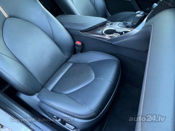 Grey Toyota Camry 2021 in Tallinn, with an engine capacity of 2.50 L and mileage of 39 thousand km for 30990 €, photo 10 on AUTOMOTO.COM.LV