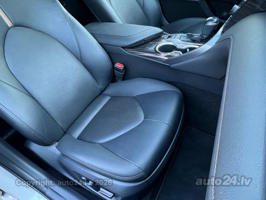 Pelēks Toyota Camry 2021 Tallina, ar dzinēja tilpumu 2.50 L un nobraukumu 39 tūkst. km par 30990 €, foto 10 vietnē AUTOMOTO.COM.LV