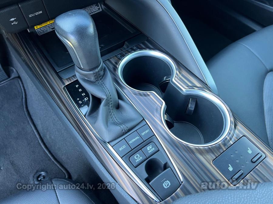 Pelēks Toyota Camry 2021 Tallina, ar dzinēja tilpumu 2.50 L un nobraukumu 39 tūkst. km par 30990 €, foto 15 vietnē AUTOMOTO.COM.LV