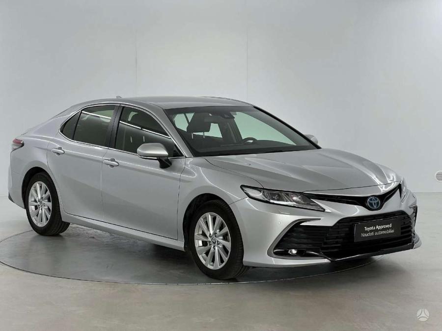 Grey Toyota Camry 2022 in Vilnius, with an engine capacity of 2.49 L and mileage of 66 thousand km for 25900 €, photo 17 on AUTOMOTO.COM.LV