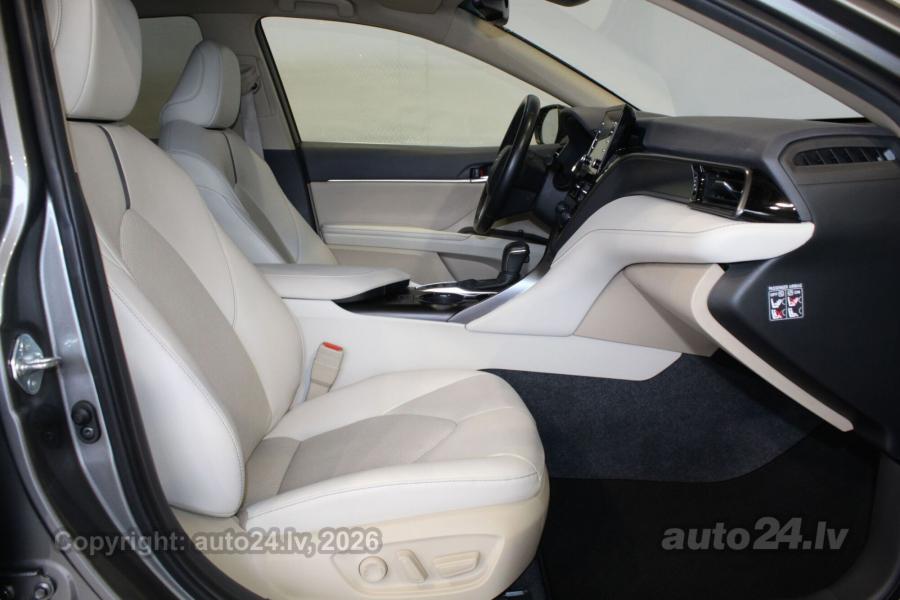 Pelēks Toyota Camry 2022 Tallina, ar dzinēja tilpumu 2.50 L un nobraukumu 110 tūkst. km par 25990 €, foto 7 vietnē AUTOMOTO.COM.LV