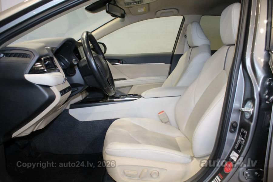 Pelēks Toyota Camry 2022 Tallina, ar dzinēja tilpumu 2.50 L un nobraukumu 110 tūkst. km par 25990 €, foto 12 vietnē AUTOMOTO.COM.LV