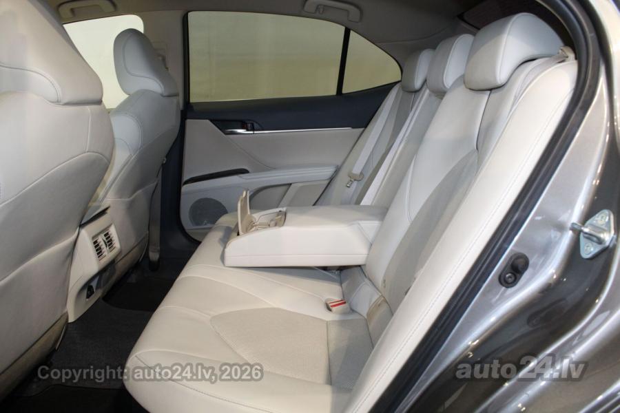 Pelēks Toyota Camry 2022 Tallina, ar dzinēja tilpumu 2.50 L un nobraukumu 110 tūkst. km par 25990 €, foto 20 vietnē AUTOMOTO.COM.LV