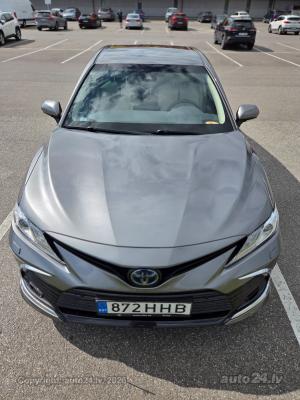 Pelēks Toyota Camry 2022 Tallina, ar dzinēja tilpumu 2.50 L un nobraukumu 33 tūkst. km par 33500 €, foto  vietnē AUTOMOTO.COM.LV