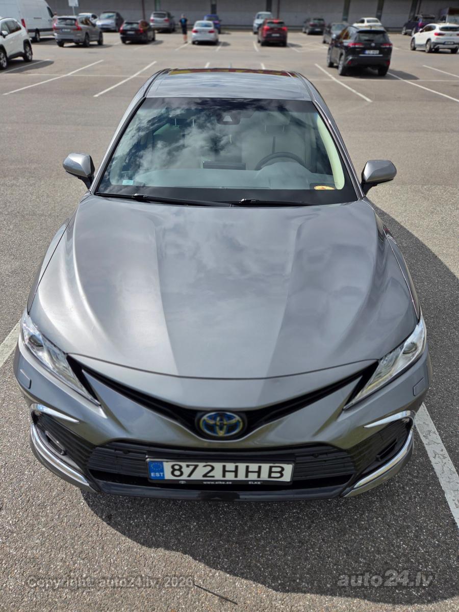 Pelēks Toyota Camry 2022 Tallina, ar dzinēja tilpumu 2.50 L un nobraukumu 33 tūkst. km par 33500 €, foto 1 vietnē AUTOMOTO.COM.LV