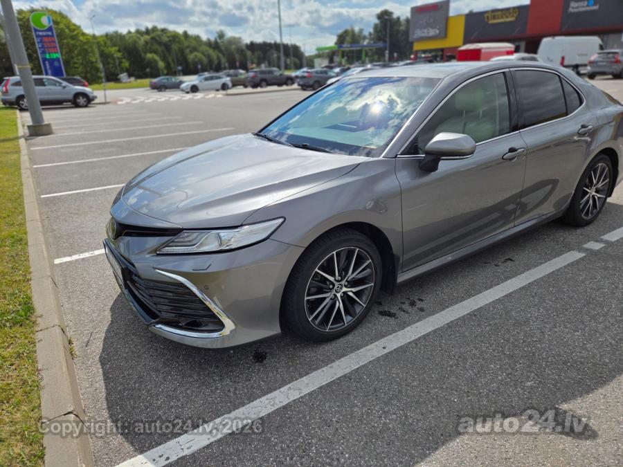 Pelēks Toyota Camry 2022 Tallina, ar dzinēja tilpumu 2.50 L un nobraukumu 33 tūkst. km par 33500 €, foto 4 vietnē AUTOMOTO.COM.LV