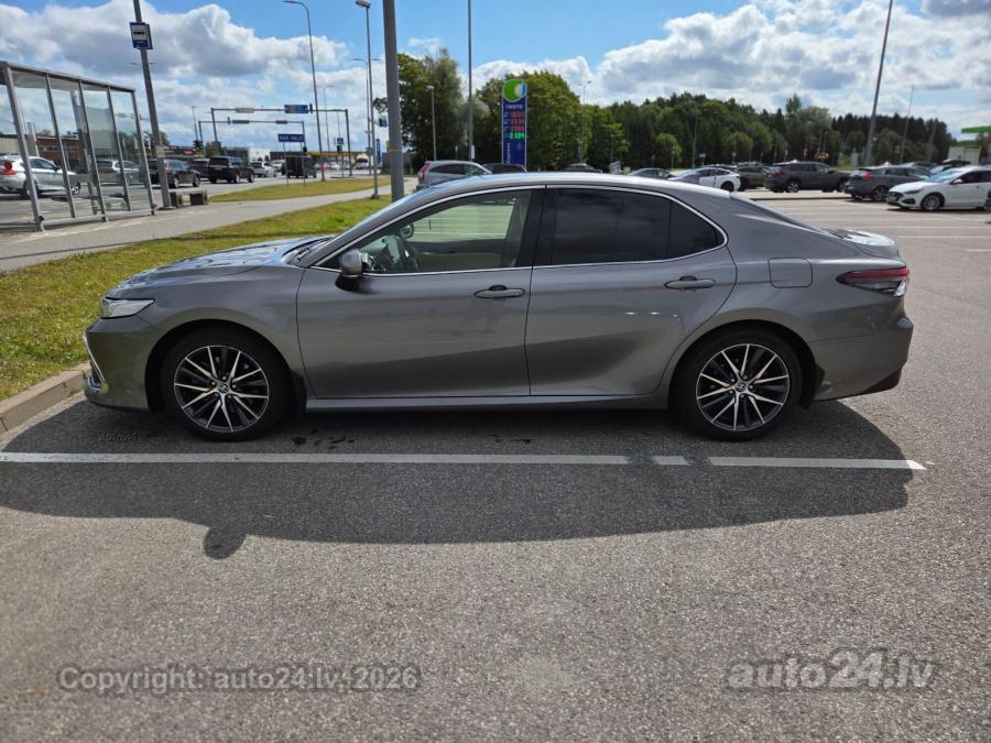 Pelēks Toyota Camry 2022 Tallina, ar dzinēja tilpumu 2.50 L un nobraukumu 33 tūkst. km par 33500 €, foto 5 vietnē AUTOMOTO.COM.LV