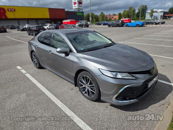 Grey Toyota Camry 2022 in Tallinn, with an engine capacity of 2.50 L and mileage of 33 thousand km for 33500 €, photo 6 on AUTOMOTO.COM.LV