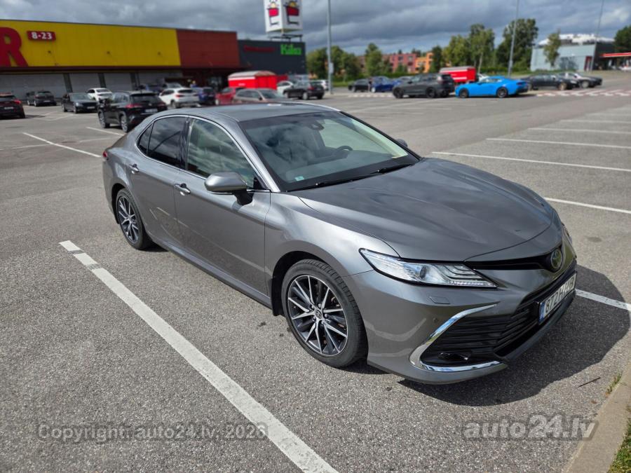 Pelēks Toyota Camry 2022 Tallina, ar dzinēja tilpumu 2.50 L un nobraukumu 33 tūkst. km par 33500 €, foto 7 vietnē AUTOMOTO.COM.LV