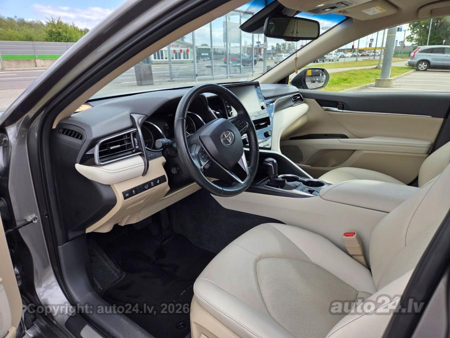 Pelēks Toyota Camry 2022 Tallina, ar dzinēja tilpumu 2.50 L un nobraukumu 33 tūkst. km par 33500 €, foto 13 vietnē AUTOMOTO.COM.LV