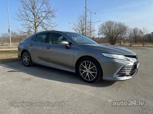 Pelēks Toyota Camry 2023 Tallina, ar dzinēja tilpumu 2.50 L un nobraukumu 55 tūkst. km par 31500 €, foto 2 vietnē AUTOMOTO.COM.LV