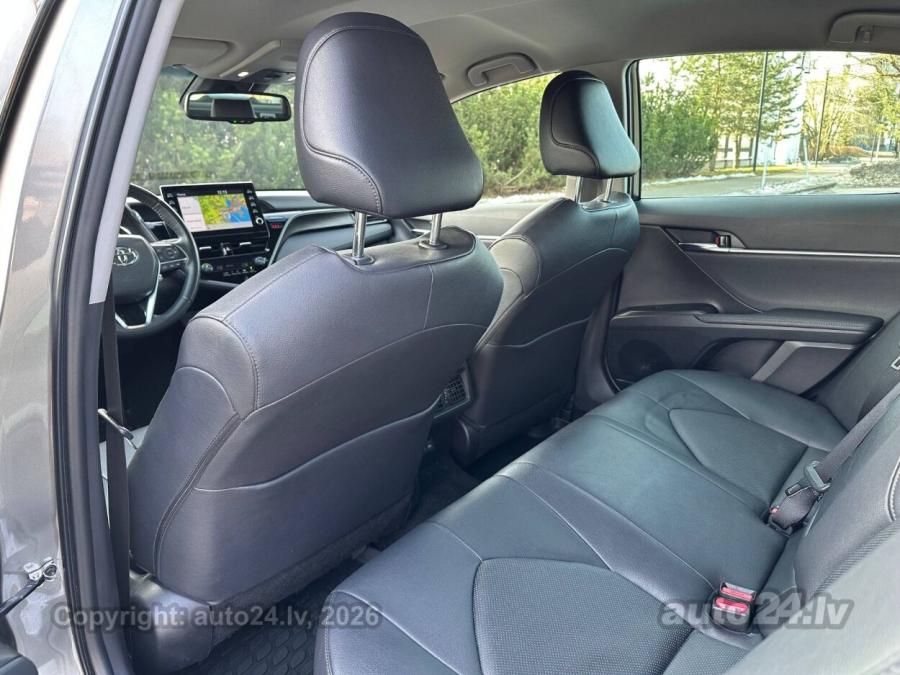 Pelēks Toyota Camry 2023 Tallina, ar dzinēja tilpumu 2.50 L un nobraukumu 55 tūkst. km par 31500 €, foto 7 vietnē AUTOMOTO.COM.LV
