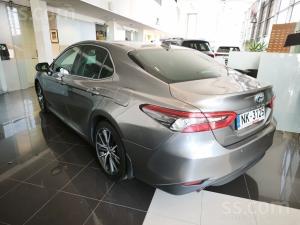 Grey Toyota Camry 2023 in Riga, with an engine capacity of 2.50 L and mileage of 62 thousand km for 34900 €, photo 7 on AUTOMOTO.COM.LV