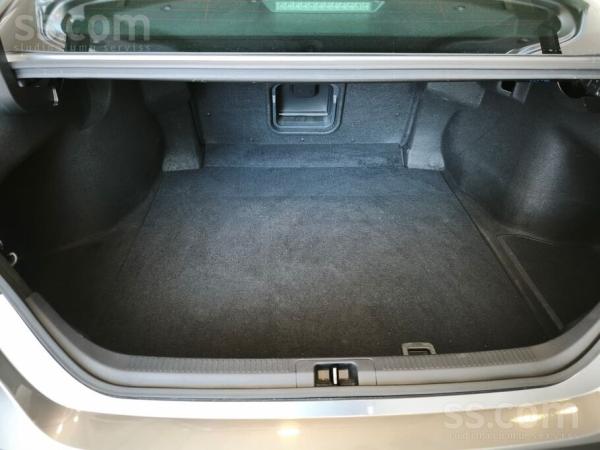 Grey Toyota Camry 2023 in Riga, with an engine capacity of 2.50 L and mileage of 62 thousand km for 34900 €, photo 9 on AUTOMOTO.COM.LV