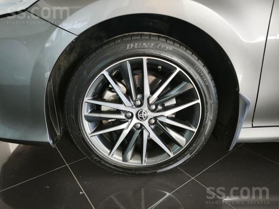 Grey Toyota Camry 2023 in Riga, with an engine capacity of 2.50 L and mileage of 62 thousand km for 34900 €, photo 11 on AUTOMOTO.COM.LV