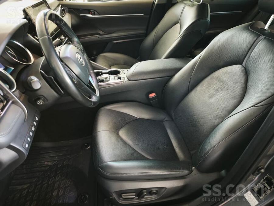 Grey Toyota Camry 2023 in Riga, with an engine capacity of 2.50 L and mileage of 62 thousand km for 34900 €, photo 12 on AUTOMOTO.COM.LV