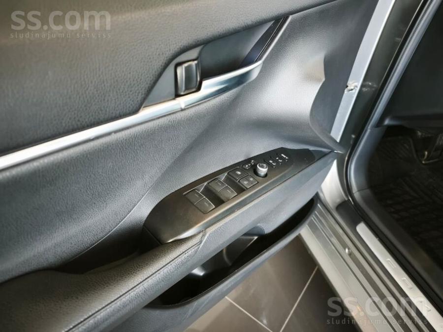 Grey Toyota Camry 2023 in Riga, with an engine capacity of 2.50 L and mileage of 62 thousand km for 34900 €, photo 13 on AUTOMOTO.COM.LV