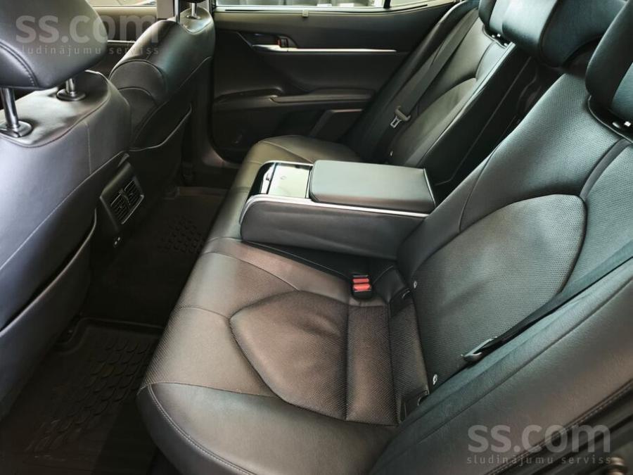 Grey Toyota Camry 2023 in Riga, with an engine capacity of 2.50 L and mileage of 62 thousand km for 34900 €, photo 14 on AUTOMOTO.COM.LV