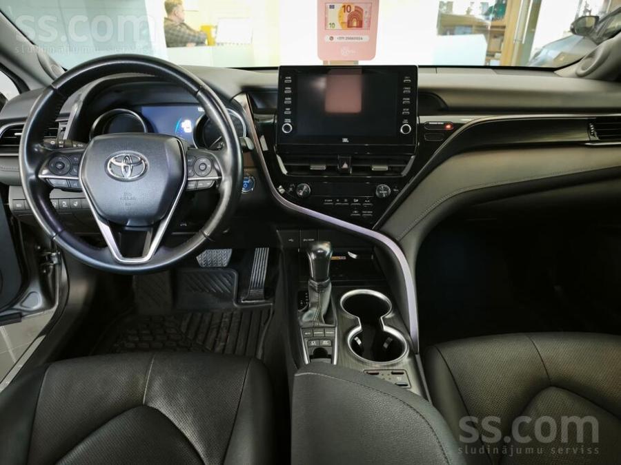 Grey Toyota Camry 2023 in Riga, with an engine capacity of 2.50 L and mileage of 62 thousand km for 34900 €, photo 17 on AUTOMOTO.COM.LV