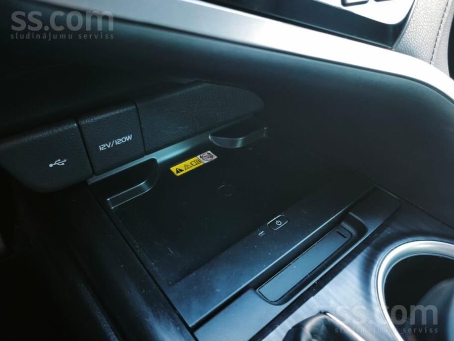 Grey Toyota Camry 2023 in Riga, with an engine capacity of 2.50 L and mileage of 62 thousand km for 34900 €, photo 22 on AUTOMOTO.COM.LV