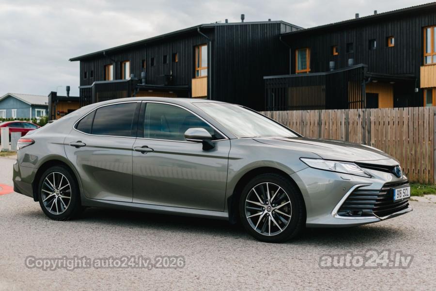 Grey Toyota Camry 2023 in Tallinn, with an engine capacity of 2.50 L and mileage of 43 thousand km for 34900 €, photo 1 on AUTOMOTO.COM.LV