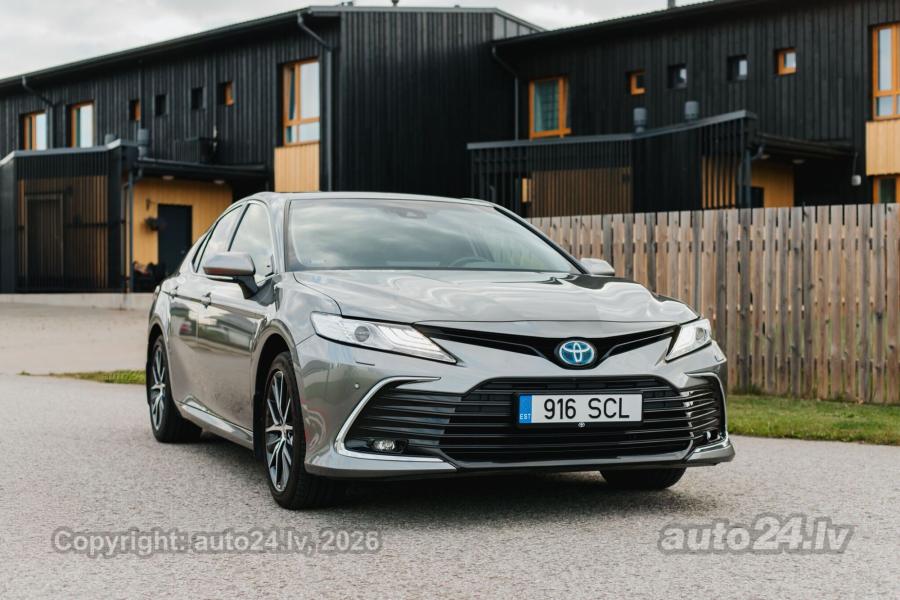 Grey Toyota Camry 2023 in Tallinn, with an engine capacity of 2.50 L and mileage of 43 thousand km for 34900 €, photo 4 on AUTOMOTO.COM.LV